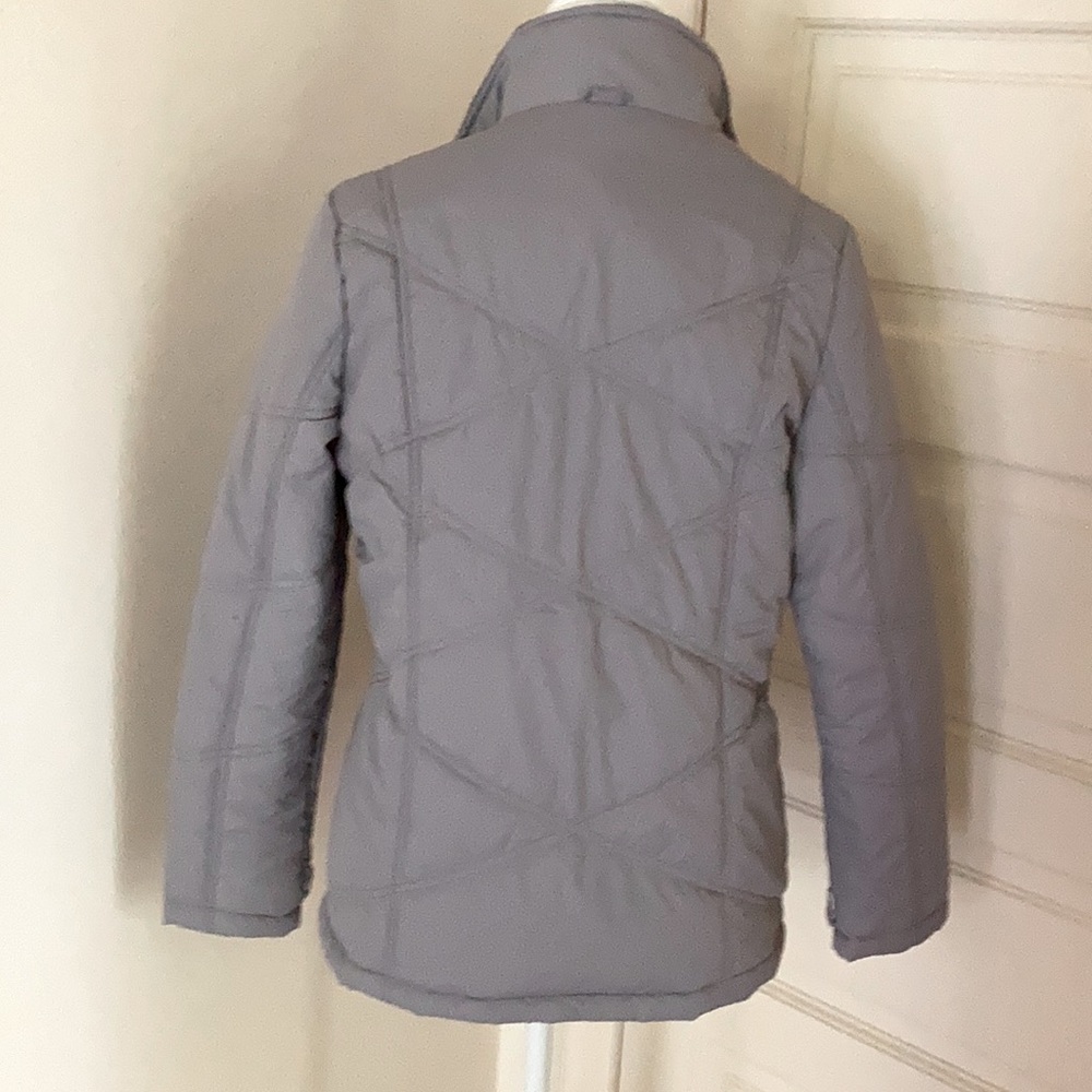Below Zero By Rothschild Gray Quilted Jacket. (M) - Gem